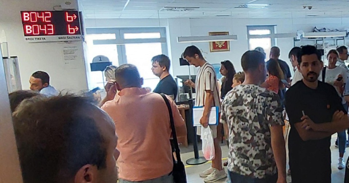 Gužve u filijali MUP-a u Budvi, rok za zamjenu ličnih karata ističe 30 ...